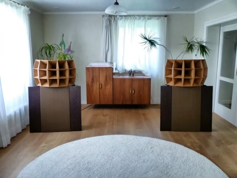 Markus Klug's 'Klughoerner' hand-crafted wood replicas of historic ...