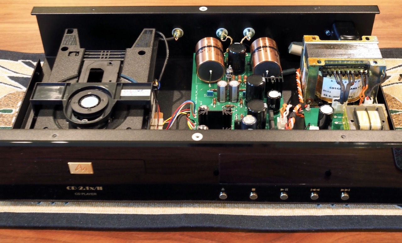 Sneak Peek: The Audio Note (UK) CD 2.1x/II Level Two Red Book CD Player ...